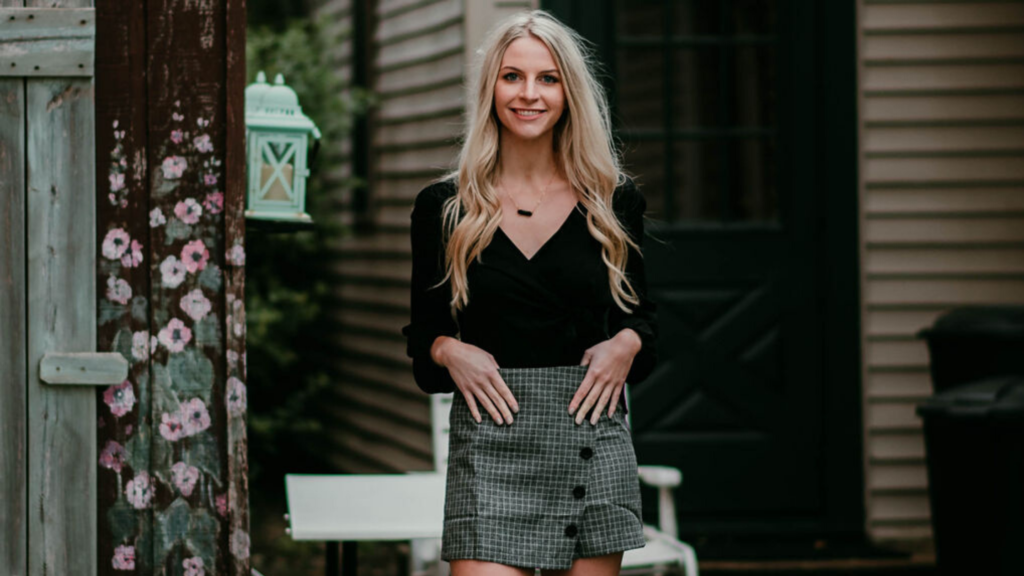 About Me - Simply Emily Elle